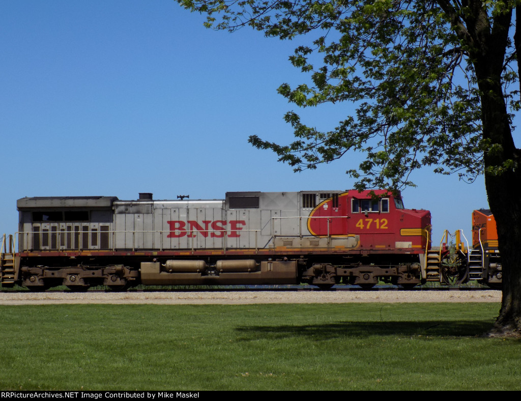 BNSF 8330